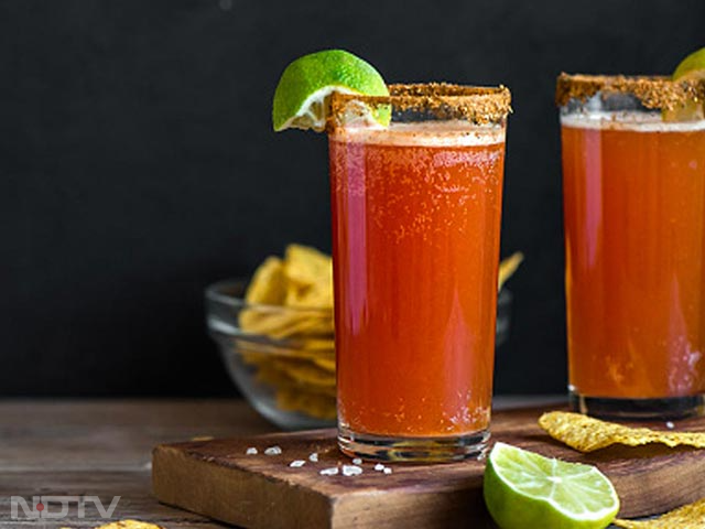 5 Classic Rum-Based Cocktails For Christmas Party - Because Eggnog Is ...