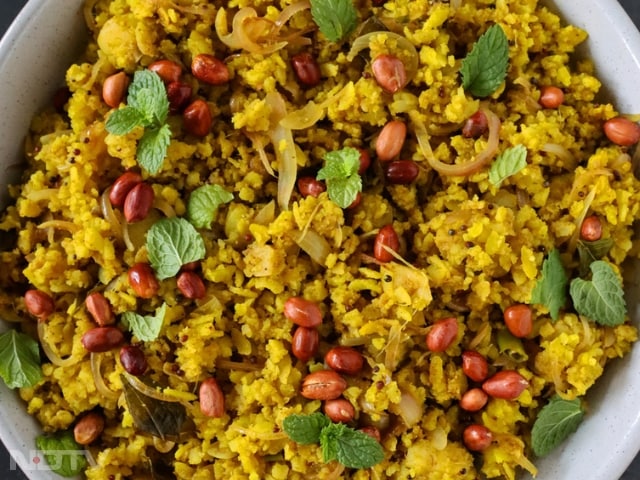 6 Tips To Make A Healthy Bowl Of Poha