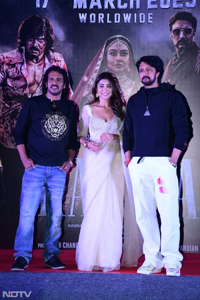 'कब्ज़ा' के प्रमोशन के दौरान स्टाइलिश लुक में नज़र आए किच्चा सुदीप और श्रिया सरन