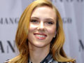 Mango turns to sizzling Scarlett