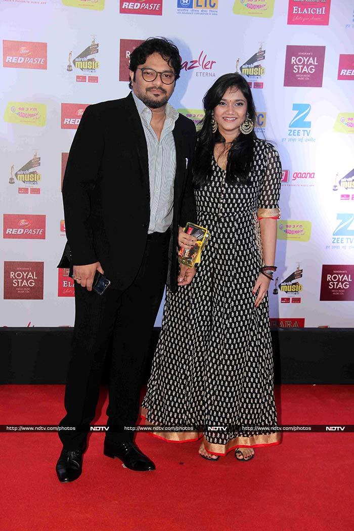 Badrinath Plus His Dulhania Alia Bhatt Spotted At Awards Night