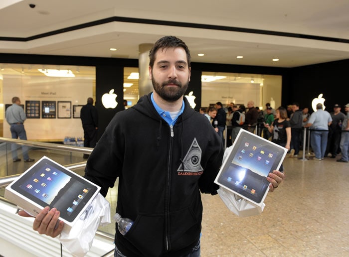 The first iPad owners (Images) | Gadgets 360