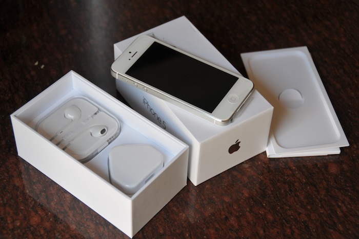 iPhone 5 unboxing (Images) | Gadgets 360