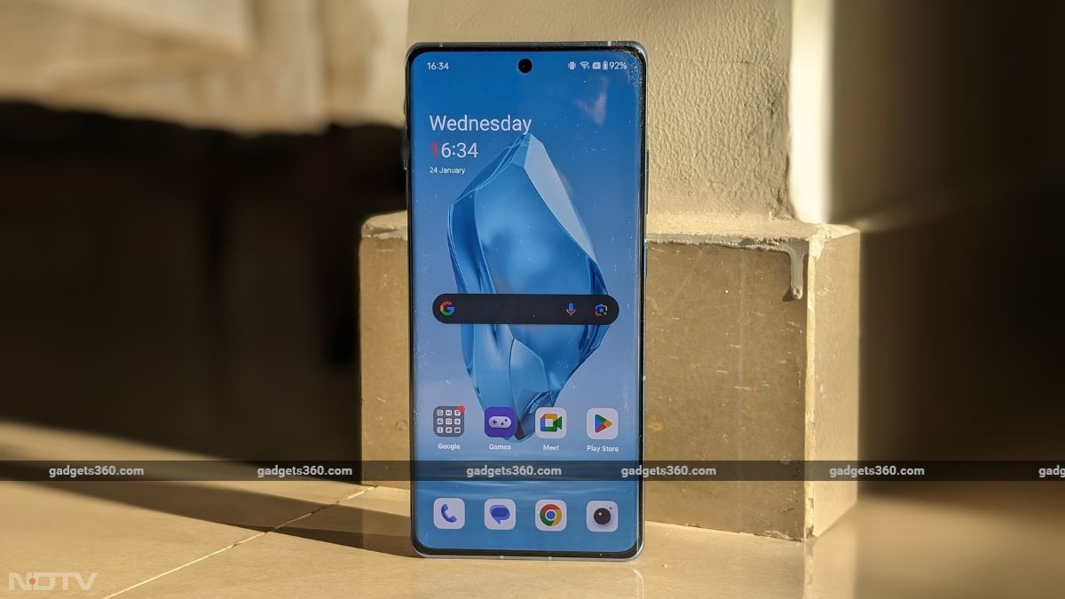 OnePlus 12, OnePlus 12R 5G Debut in India: First Look (Images) | Gadgets 360
