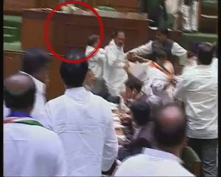 Raj Thackeray's men attack Abu Azmi