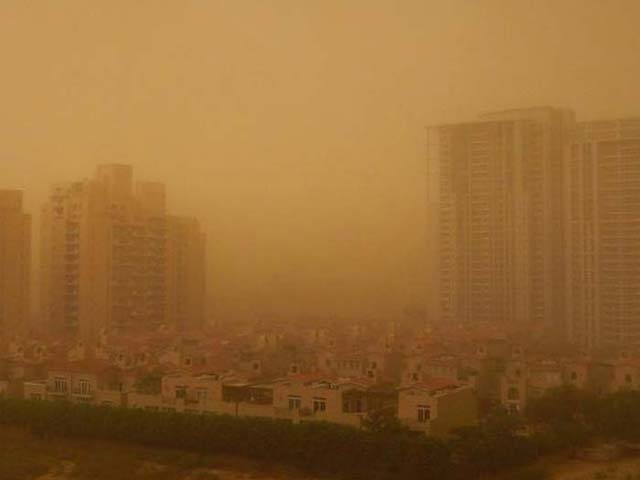 Dust Storm, Rain Bring Down Temperature in Delhi, Twitter Abuzz