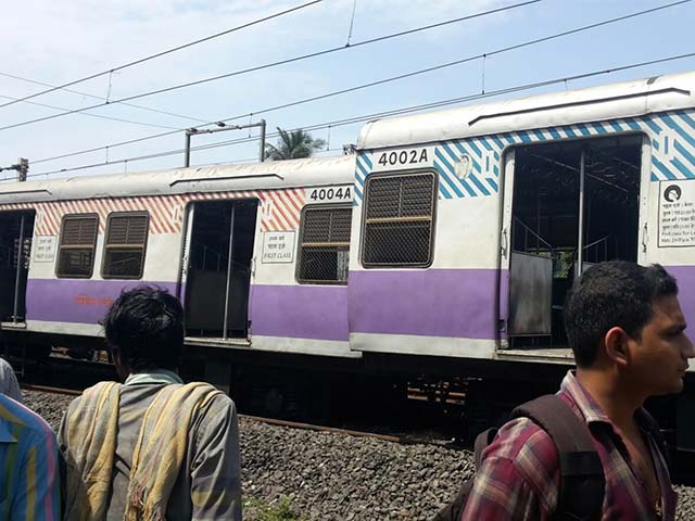5 Pics: Mumbai Local Train Derails Near Andheri 5 Pics: Mumbai Local Train Derails Near Andheri