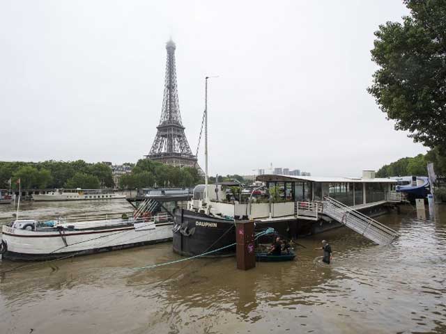 Paris Submerged In Worst Floods In 3 Decades