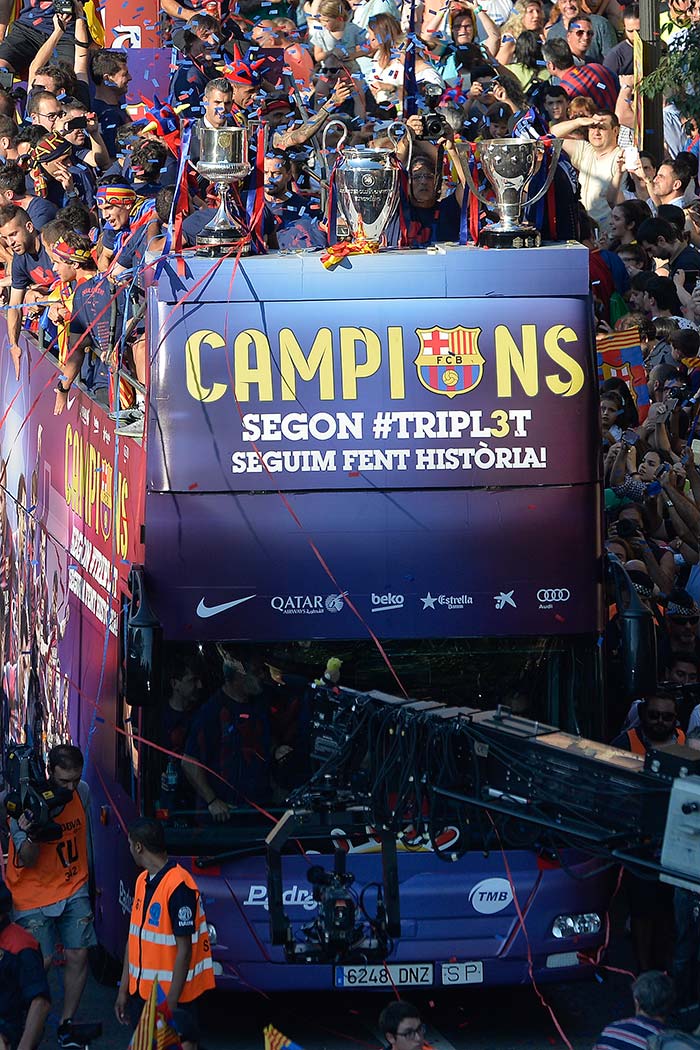 Champion of Champions - Barcelona Return Home to Rousing Reception ...