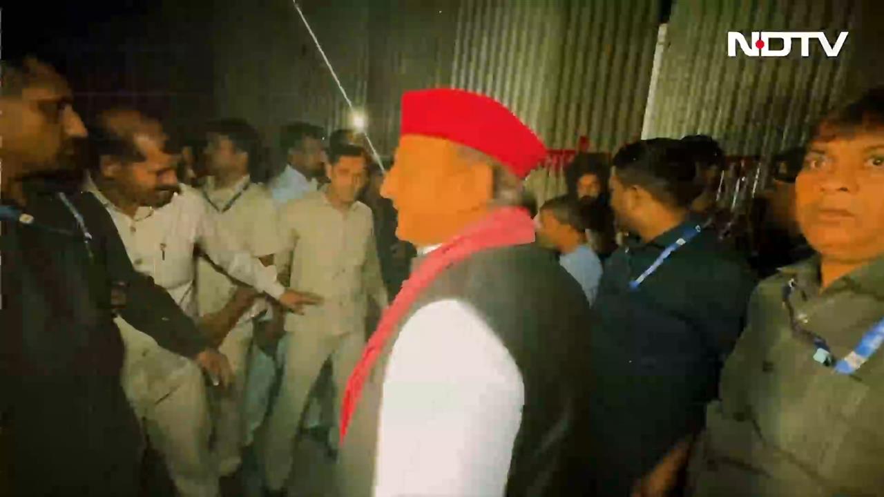 JP Narayan Centre Row: JP जयंती पर अखिलेश यादव को क्यों रोका | Yogi Vs Akhilesh | JPNIC Controversy