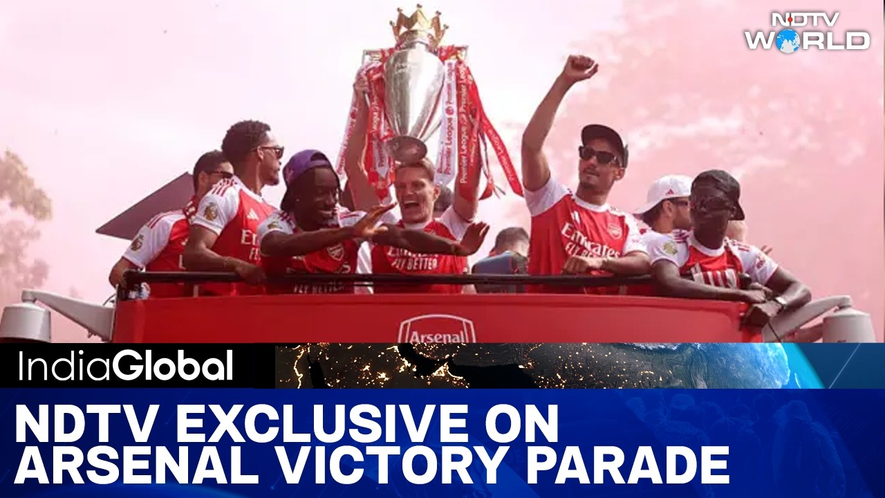 Arsenal Victory Parade: Fans Paint London Red With Flares