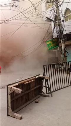 जयपुर में जर्जर बिल्डिंग को गिराया