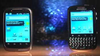 Video: Cell Guru reviews Moto Fire and Fire XT | Gadgets 360