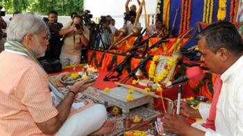 Narendra Modi prays to machine guns